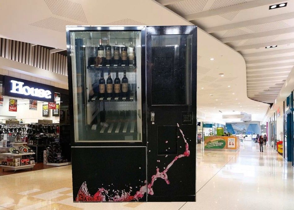 Snack / Beer Industrial Vending Machines with 19 Inch Touch Screen Display